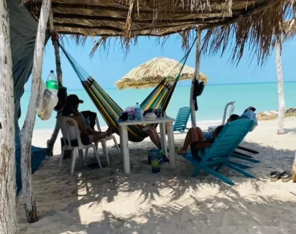 Locals and Foreigners Flee the Heat by Visiting Sabancuy