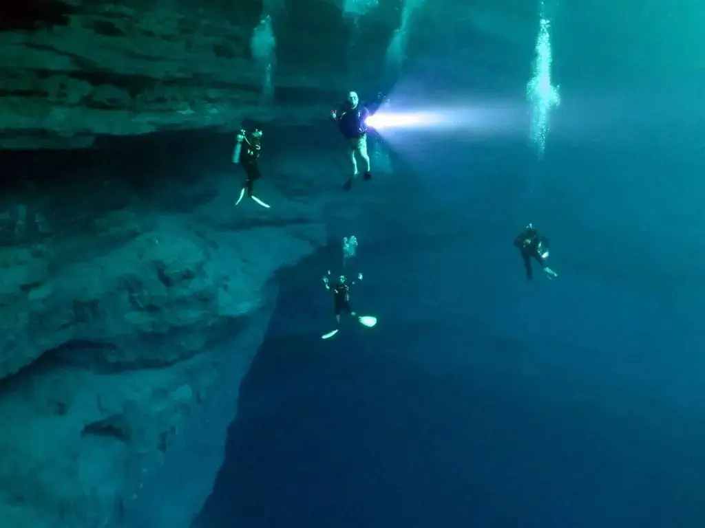 Divers achieve historic descent in the deepest cenote in Yucatán