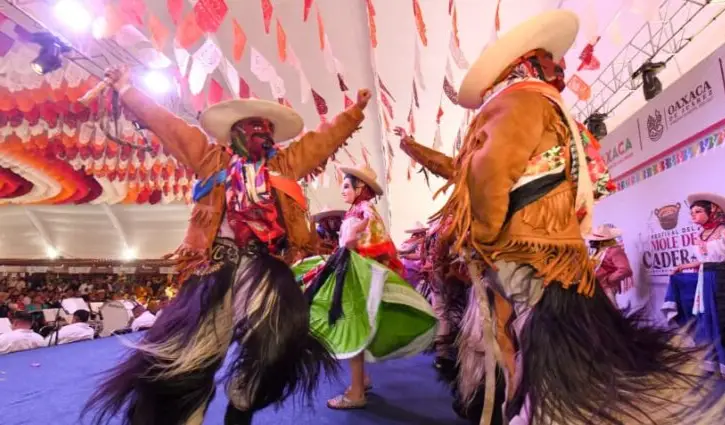 Enjoy the culture of the Mixteca region of Oaxaca with the Guelaguetza ...