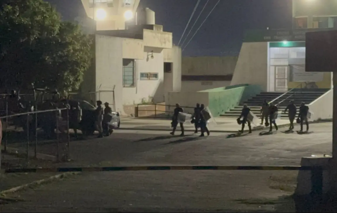 Army, National Guard and Navy seize weapons, drugs and cell phones ...