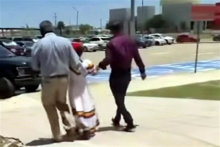 Girl reports abuse by her father; sparks protests in Coahuila.